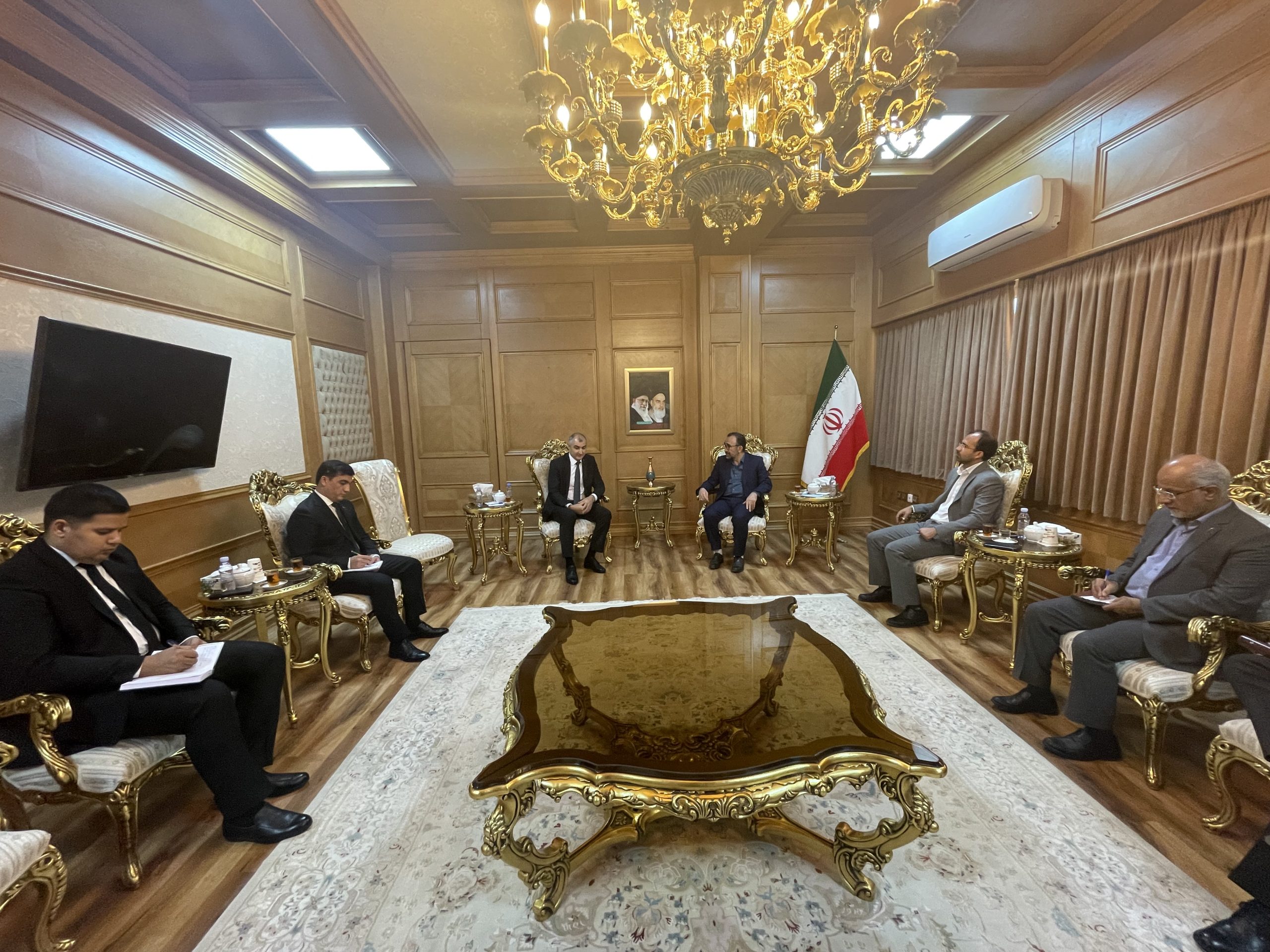 Türkmen diplomatlary Horasan Rezawi welaýatynyň häkimi bilen duşuşdy ...